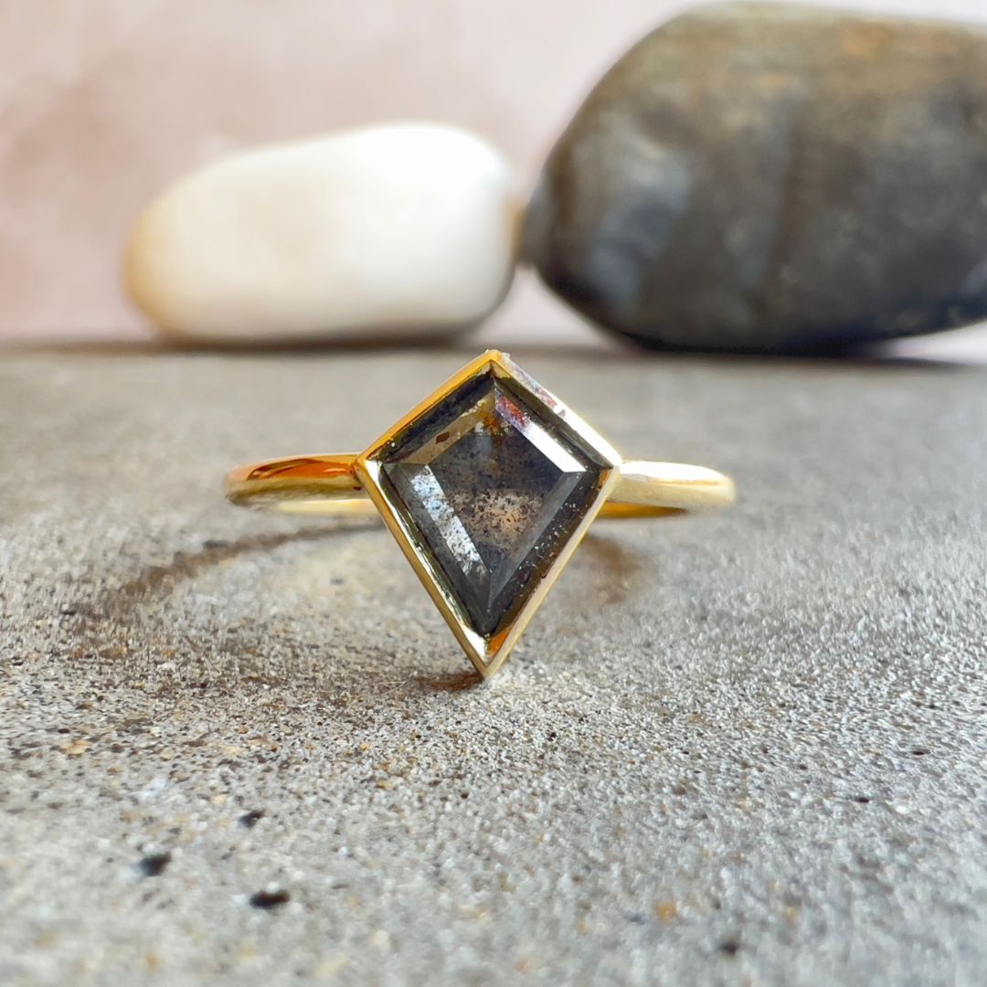 Kite Cut – STONE